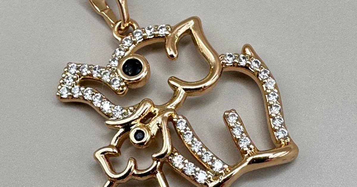 apzeltīts kulons Zilonis