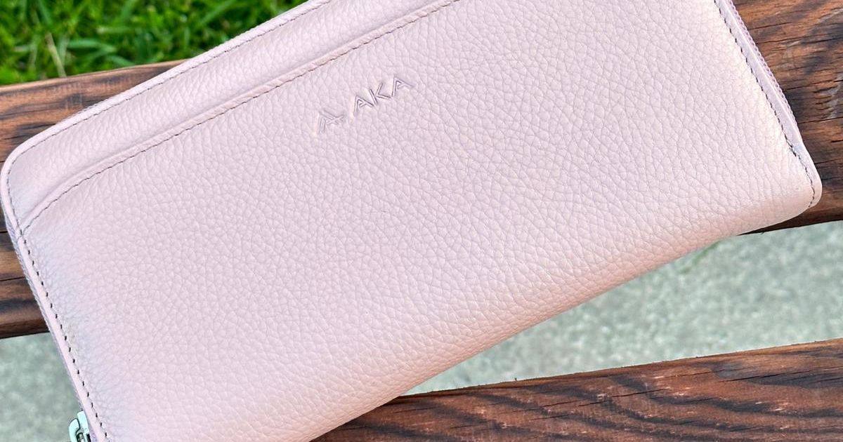 Sieviešu ādas maks AKA